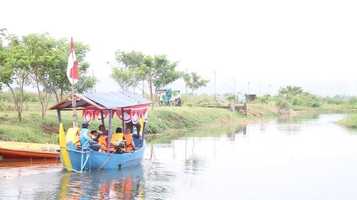 Pengunjung Rela Antre Tunggu Giliran, Tradisi Lomban Perahu Saat ...