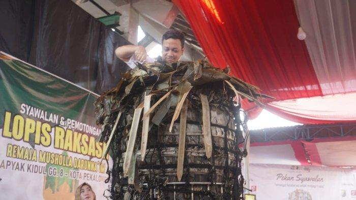 Penampakan Lopis Raksasa di Pekalongan, Salah Satu Tradisi Syawalan ...