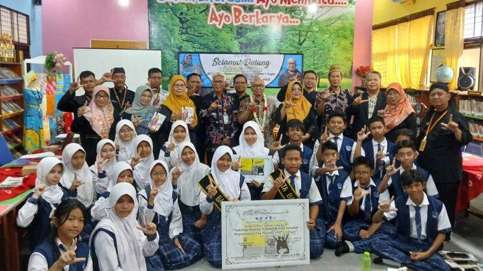 Maman Suherman Apresiasi Literasi SMPN 1 Tegal, Sudah Terbitkan 8 Buku ...