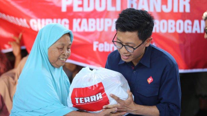 Peduli Banjir di Grobogan, Telkomsel Salurkan Bantuan CSR - Tribunjateng.com