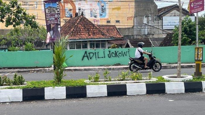 Setelah di Solo, Coretan Adili Jokowi juga Bermunculan di Yogyakarta ... Setelah di Solo, Coretan Adili Jokowi juga Bermunculan di Yogyakarta ...