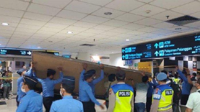 Wanita Ditemukan Tewas di Lift, Bandara Kualanamu Minta Maaf: Kami ...