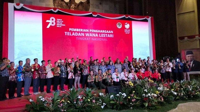 Kado Hut Ke 78 Ri Aktivis Mangrove Binaan Kilang Cilacap Raih 2