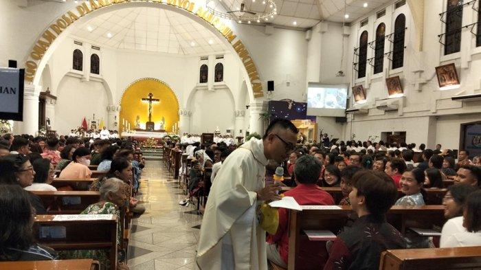 Romo Dhani Maknai Perayaan Natal di Gereja Katedral Semarang Penuh ...