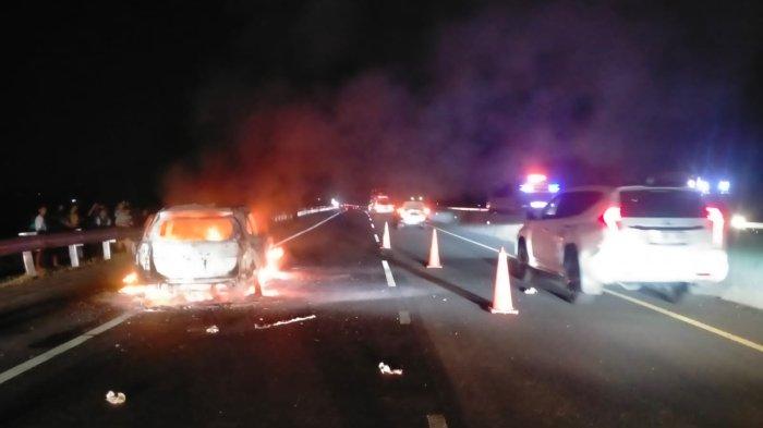 Detik-detik Mobil Terbakar di Jalan Tol Pemalang Batang, Arah ke Jakarta Sempat Ditutup ...