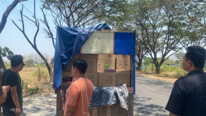 Dua Mobil Pengangkut Rokok Ilegal Diamankan Bea Cukai Kudus di Jalan Pantura - Tribunjateng.com