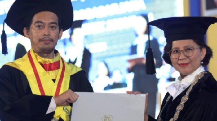 Sosok Mukhamad Ngainul Lulus S3 Tercepat di UGM dengan IPK 4,00, Orangtuanya Luar Biasa ...