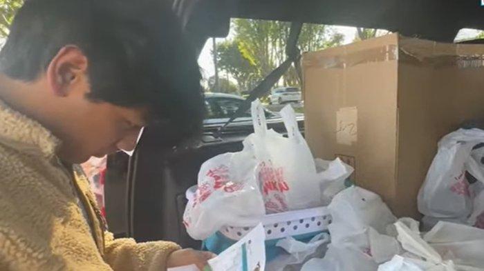 Nino Kuya Raup Rp 17 Juta Hanya Dalam Waktu 30 Menit Saat Jualan Gorengan di Amerika ...