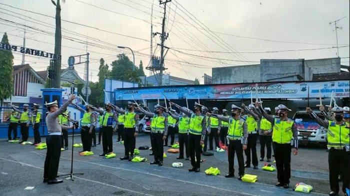 Jelang Operasi Patuh 2022, Kelengkapan Anggota Satlantas Polres Blora Diperiksa - Tribunjateng.com