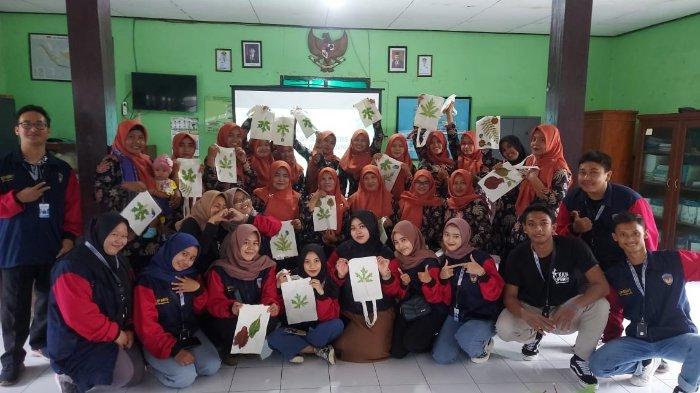 Pelatihan Ecoprint Oleh Mahasiswa Kkn Upgris Bersama Anggota Pkk
