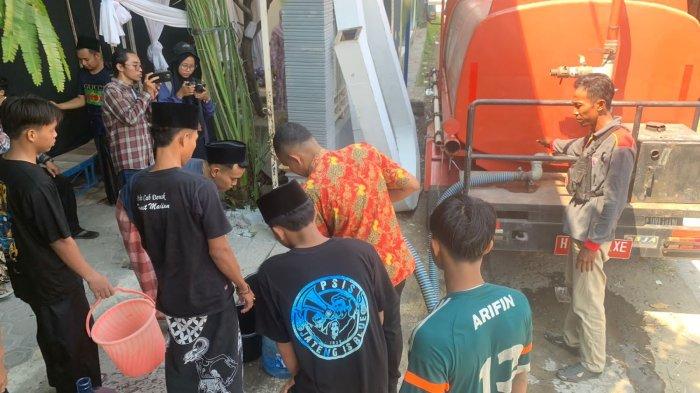 BPBD Demak Sudah Distribusikan 89 Tangki Air Bersih Ke 14 Kecamatan - Tribunjateng.com