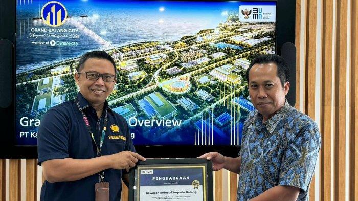PT KITB Raih Penghargaan Kontribusi Pajak Terbesar di Batang - Tribunjateng.com