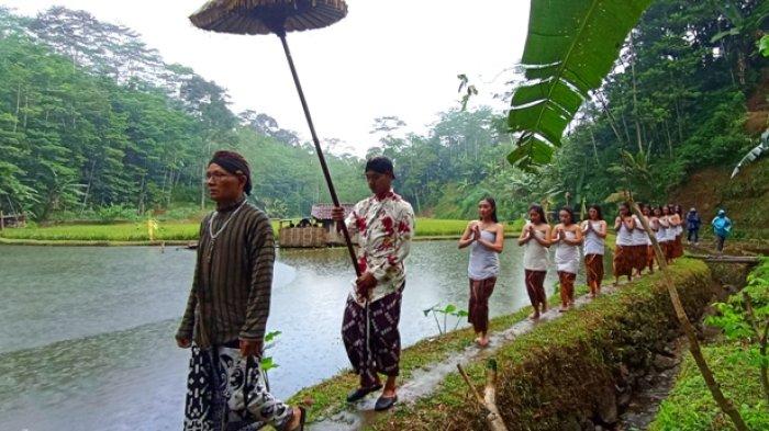 Mengenal Prosesi Wisuda Penari Lengger di Dusun Giyanti Wonosobo ...