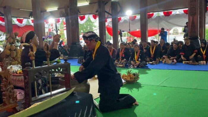 Prosesi Jamasan Pusaka di Kabupaten Semarang, Pakai Sumber Air Dari 19 ...