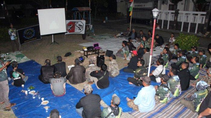 Hari Kesaktian Pancasila, Paser Mania Tegal Nobar Film Pengkhianatan ...