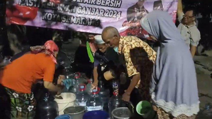 Relawan Ganjar di Semarang Bantu 21 Ribu Liter Air Bersih ke Warga Terdampak Kekeringan ...
