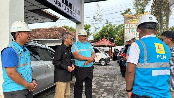 Pastikan Listrik Aman, GM PLN UID Jateng DIY Pantau Langsung 121 Posko ... Pastikan Listrik Aman, GM PLN UID Jateng DIY Pantau Langsung 121 Posko ...