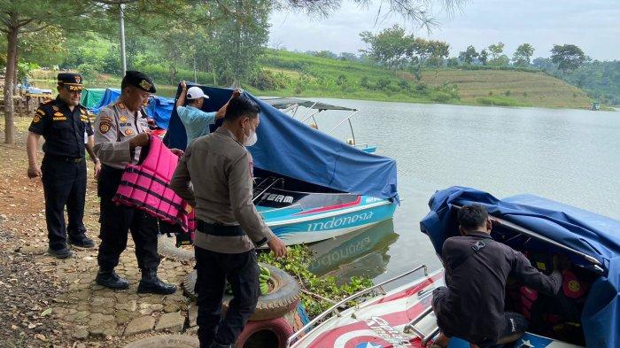 Anggota Polres Kudus Patroli Keamanan di Sejumlah Obyek Wisata Selama Libur Lebaran 2024 ...