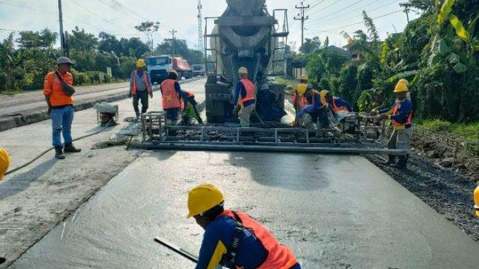 Pembetonan 2 KM Jalan Pantura Tegal Dikebut Guna Dukung Jalur Mudik Lebaran - Tribunjateng.com