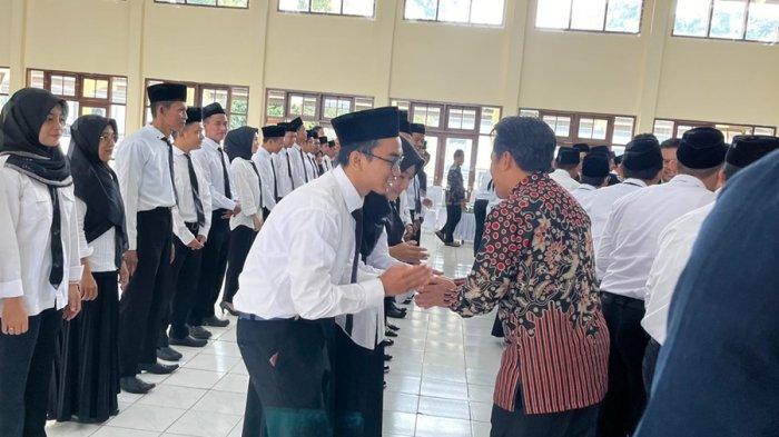 KPU Wonosobo Lantik 75 PPK Pilkada 2024, Bupati Afif Ingatkan Persoalan Integritas ...
