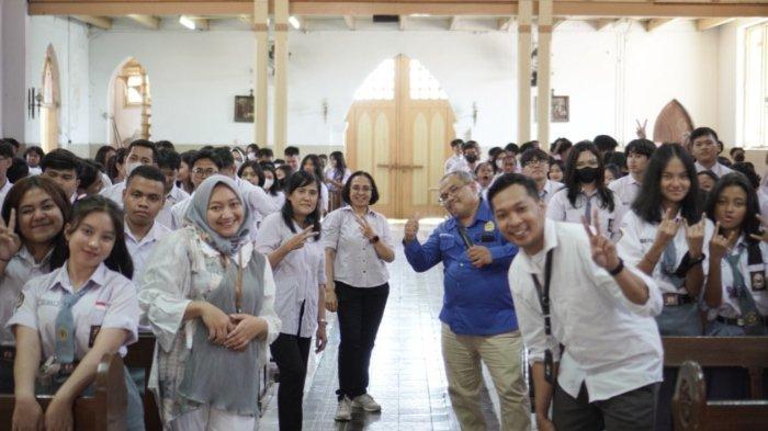 Humas USM Berikan Pelatihan Content Video Media Sosial di SMA Sint ...