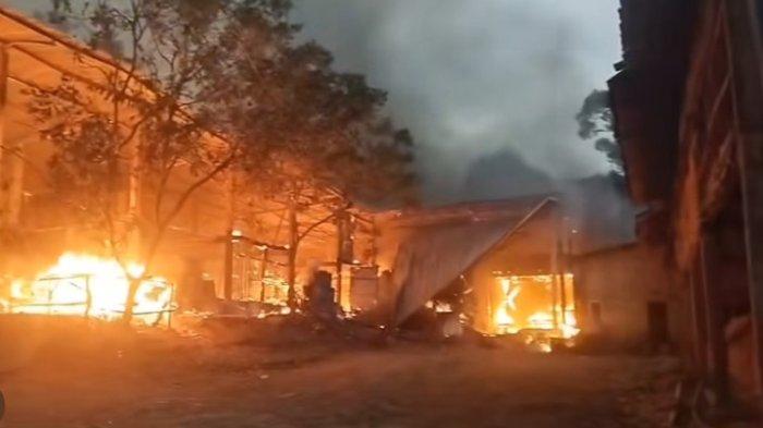 Satrio Rugi Ratusan Juta Rupiah, Kandang Berisi 11.000 Ekor Anak Ayam di Ungaran Terbakar ...