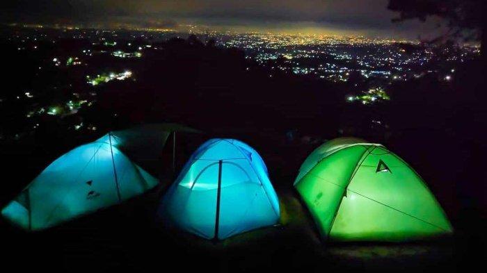 Ada Camping Ground dengan View Perkotaan di Jalur Pendakian Gunung Lawu ...