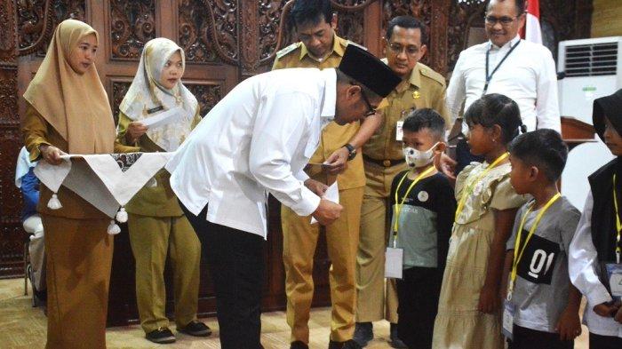 Pemkab Batang Berikan Santunan Rp 1 Juta untuk Ribuan Anak Yatim dan Piatu - Tribunjateng.com