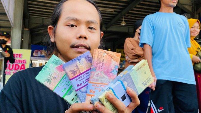 Pemudik Serbu Layanan Penukaran Uang di Rest Area KM 275A Penarukan ...