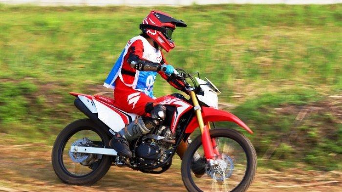 Beda Medan Beda Tipe Sepatu, Berikut Tips Memilih Sepatu off-road dari ...