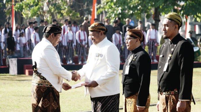 Pj Bupati Pati Sudjarwanto Dapat Penghargaan Satyalancana Karya Satya ...