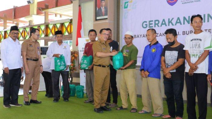 Pj Bupati Salurkan 1.000 Paket Bingkisan Ramadan untuk THL di ... Pj Bupati Salurkan 1.000 Paket Bingkisan Ramadan untuk THL di ...