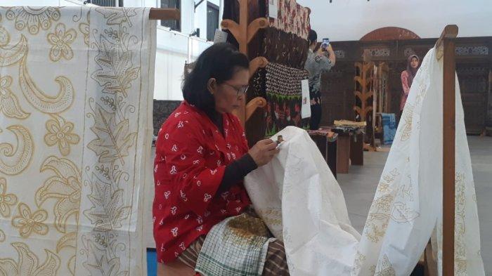 Ratusan Helai Kain Karya Para Perajin Batik Semarangan Dipamerkan di ...