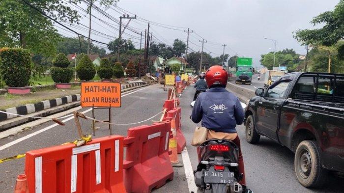 Hati-hati, Perbaikan di Jalan Gatot Subroto Ungaran Semarang, Ada Aspal ...