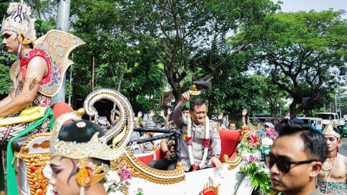 Perpisahan Penuh Haru: Farewell Parade untuk Komjen Pol Ahmad Luthfi di ...
