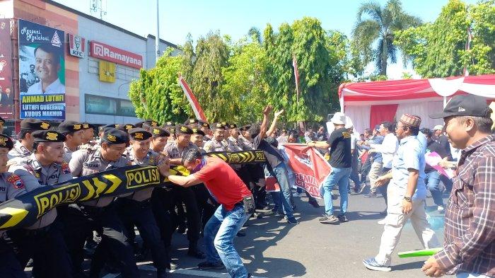 Bersiap Hadapi Pilkada 2024, Polres Kudus Gelar Simulasi Pengamanan ... Bersiap Hadapi Pilkada 2024, Polres Kudus Gelar Simulasi Pengamanan ...
