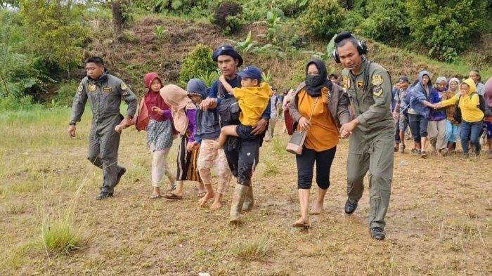 Sosok Hasriani Bertaruh Nyawa Selamatkan Anaknya yang Lumpuh dari Material Longsor ...