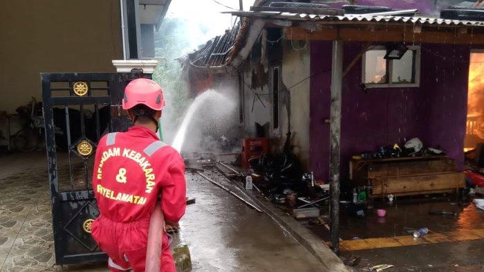 Akibat Korsleting Listrik, Rumah Milik Hadi di Majenang Cilacap Terbakar, Kerugian Capai Rp 50 ...