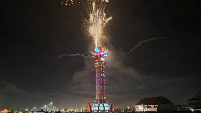Pesta Kembang Api di Menara Teratai Purwokerto, Arum: Sangat Estetik ...
