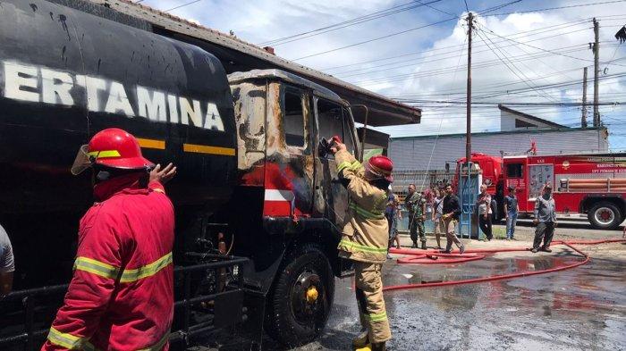 BREAKING NEWS Truk Tangki Pengangkut Aspal Curah Kebakaran di Cilacap, Diduga Korsleting Listrik ...