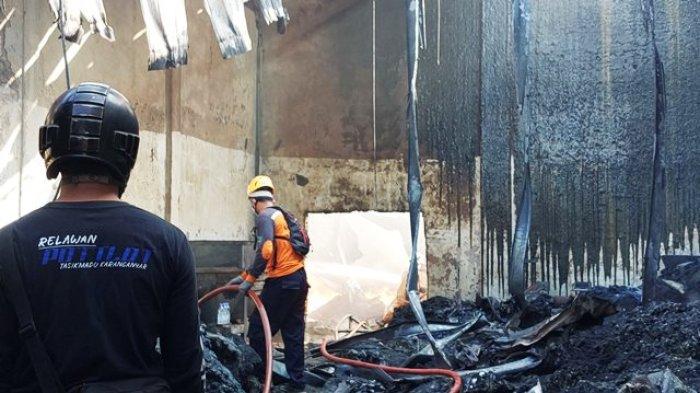 Kebakaran Pabrik Pengolahan Biji Plastik Wilayah Karanganyar, Kerugian Ditaksir Capai Rp 10 ...