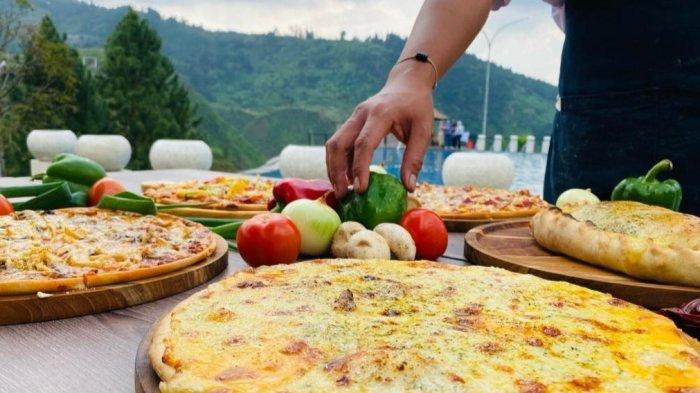 Coba Menu Pizza di Gulala Azana Hotel and Resort Guci Tegal, Harga ...