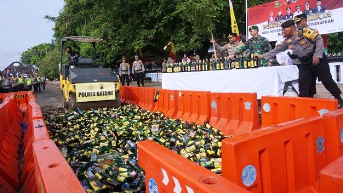 Polres Batang Musnahkan Ribuan Botol Miras dan Knalpot Brong Hasil Operasi Cipta Kondisi ...