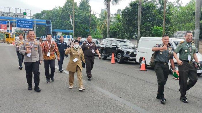Terjebak Macet, Pj Bupati Batang dan Forkopimda Jalan Kaki 4 Km ke Rakornas - Tribunjateng.com