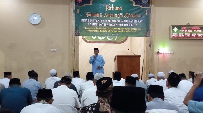 Pj Bupati Pati Henggar Budi Anggoro Tarawih Bersama Kodim Pati di ...