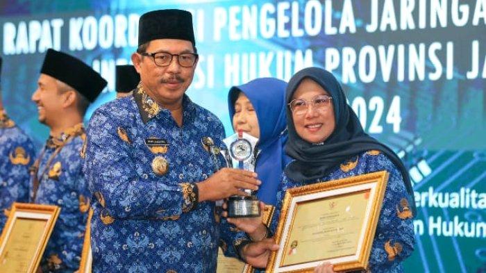 UNSOED Purwokerto Raih Penghargaan Pengelola JDIH Perguruan Tinggi Terbaik Jawa Tengah 2024 ...