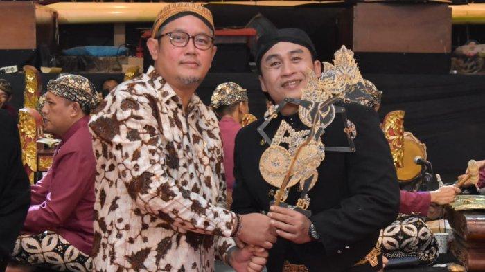 Pemkab Karanganyar Gelar Wayang Kulit Semalam Suntuk Dalam Rangka Hari Wayang dan HUT ke-107 ...