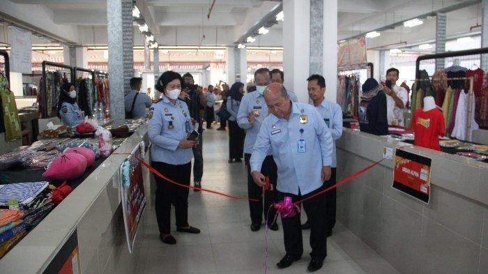 Plt. Kakanwil Kemenkumham Jateng Resmikan Lapak Produk LPP Semarang di ... Plt. Kakanwil Kemenkumham Jateng Resmikan Lapak Produk LPP Semarang di ...