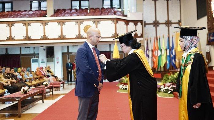 Beri Kontribusi Besar, Iftekhar Hasan dari Fordham University USA ...