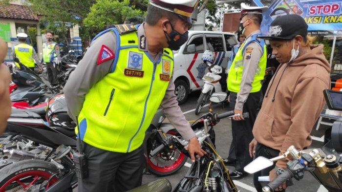 Belasan Motor Berknalpot Brong di Demak Ditilang Polisi, Ganggu Ziarawan Masjid Agung ...